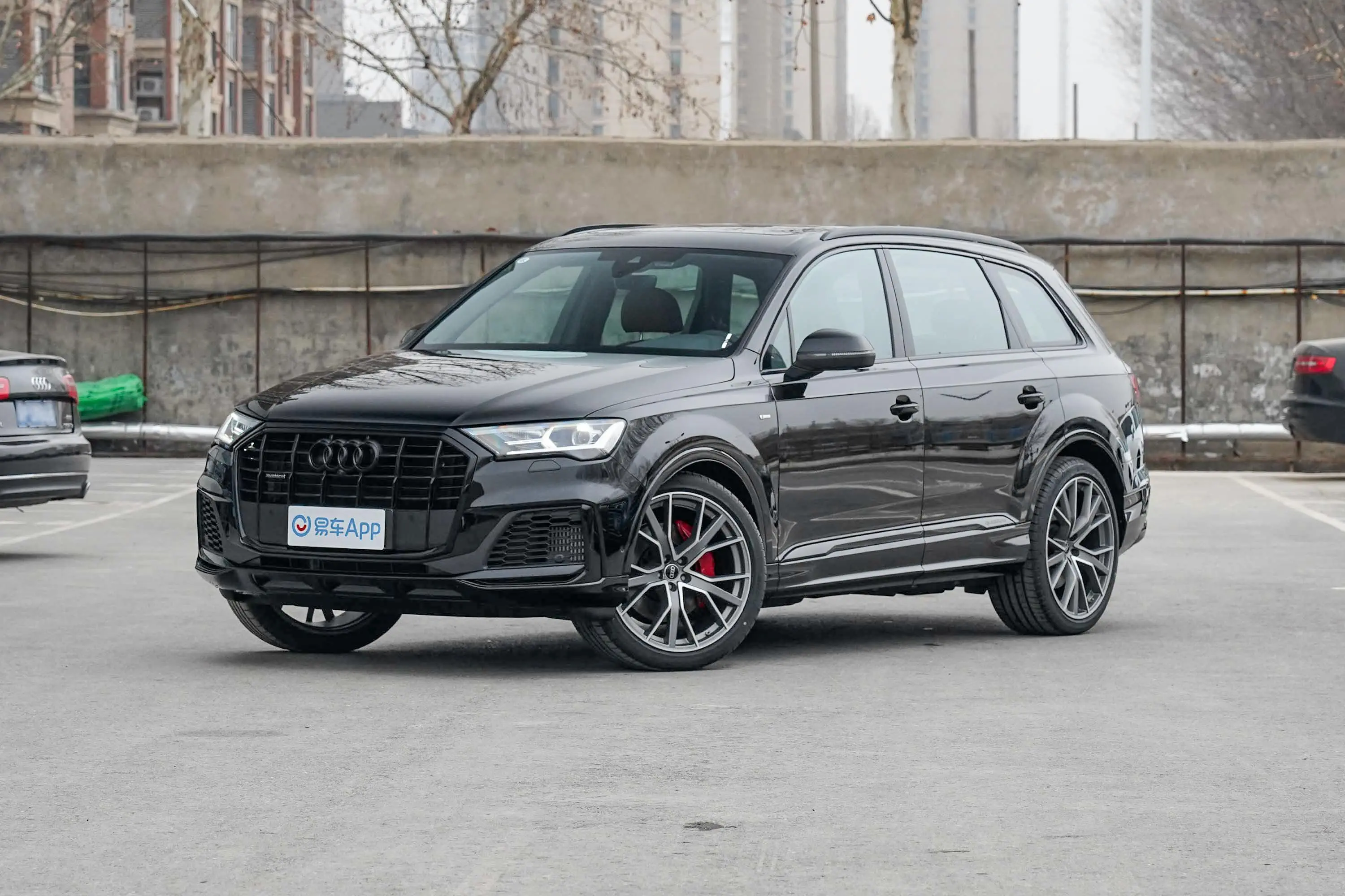 【奥迪Q755 TFSI quattro S line冰雪运动版侧前45度车头向左水平图片-汽车图片大全】-易车