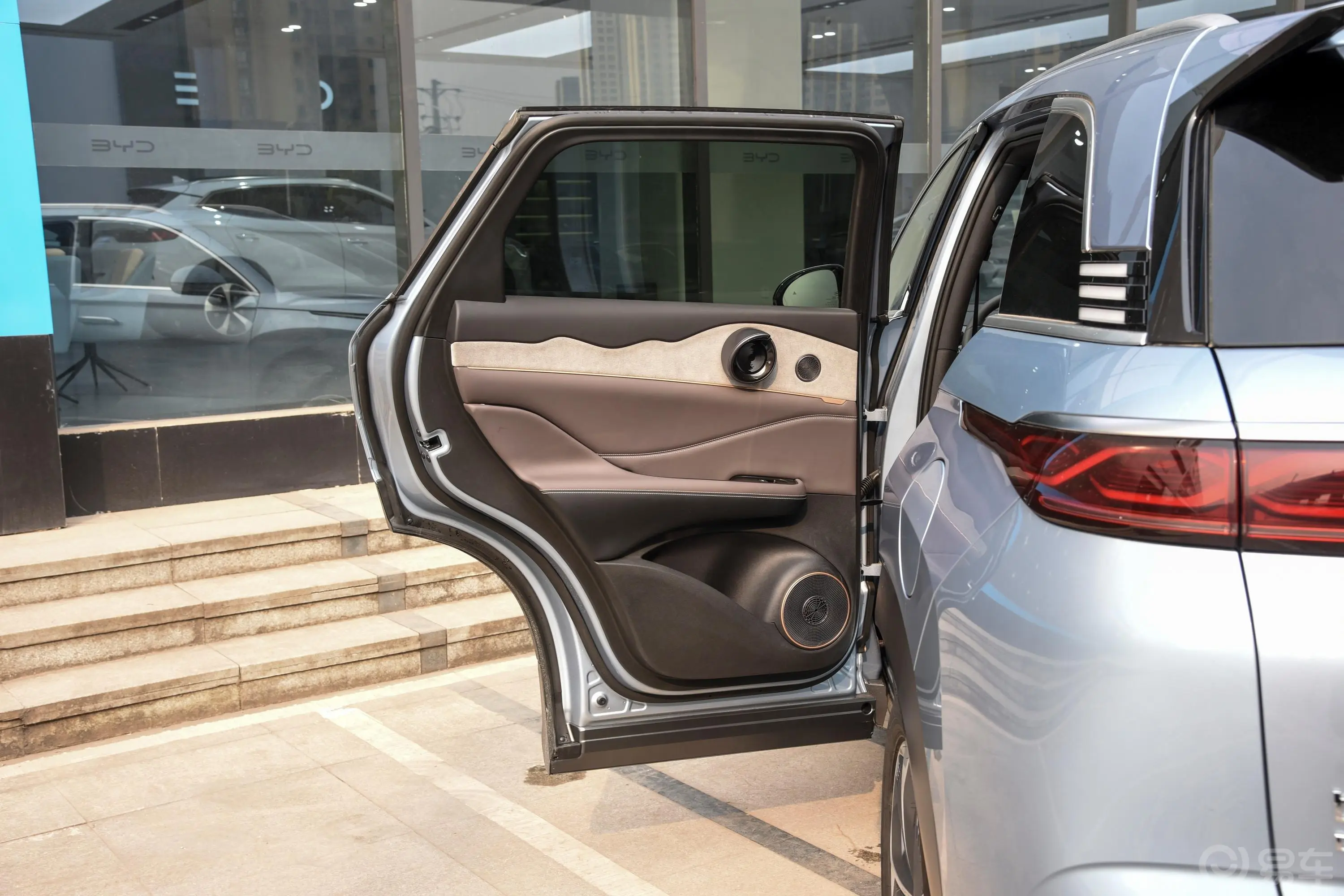 【护卫舰07DM-p 1.5T 175km 四驱旗舰型驾驶员侧后车门图片-汽车图片大全】-易车