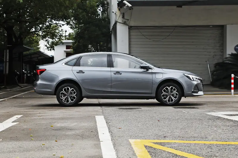 荣威i6 MAX EV导购 能上山下河也能买菜代步_易车