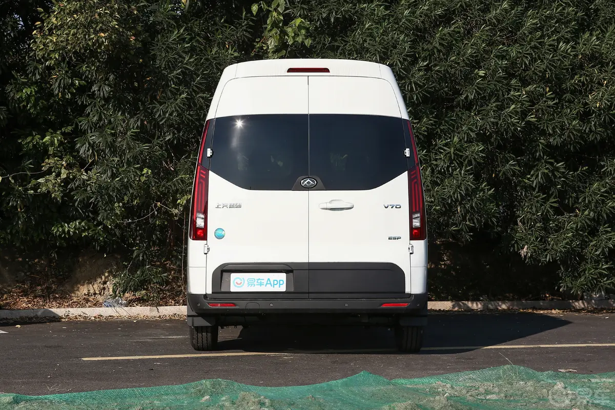 【新途V702.0T 手动长轴中顶精英版93kW 6/7座正后水平图片-汽车图片大全】-易车