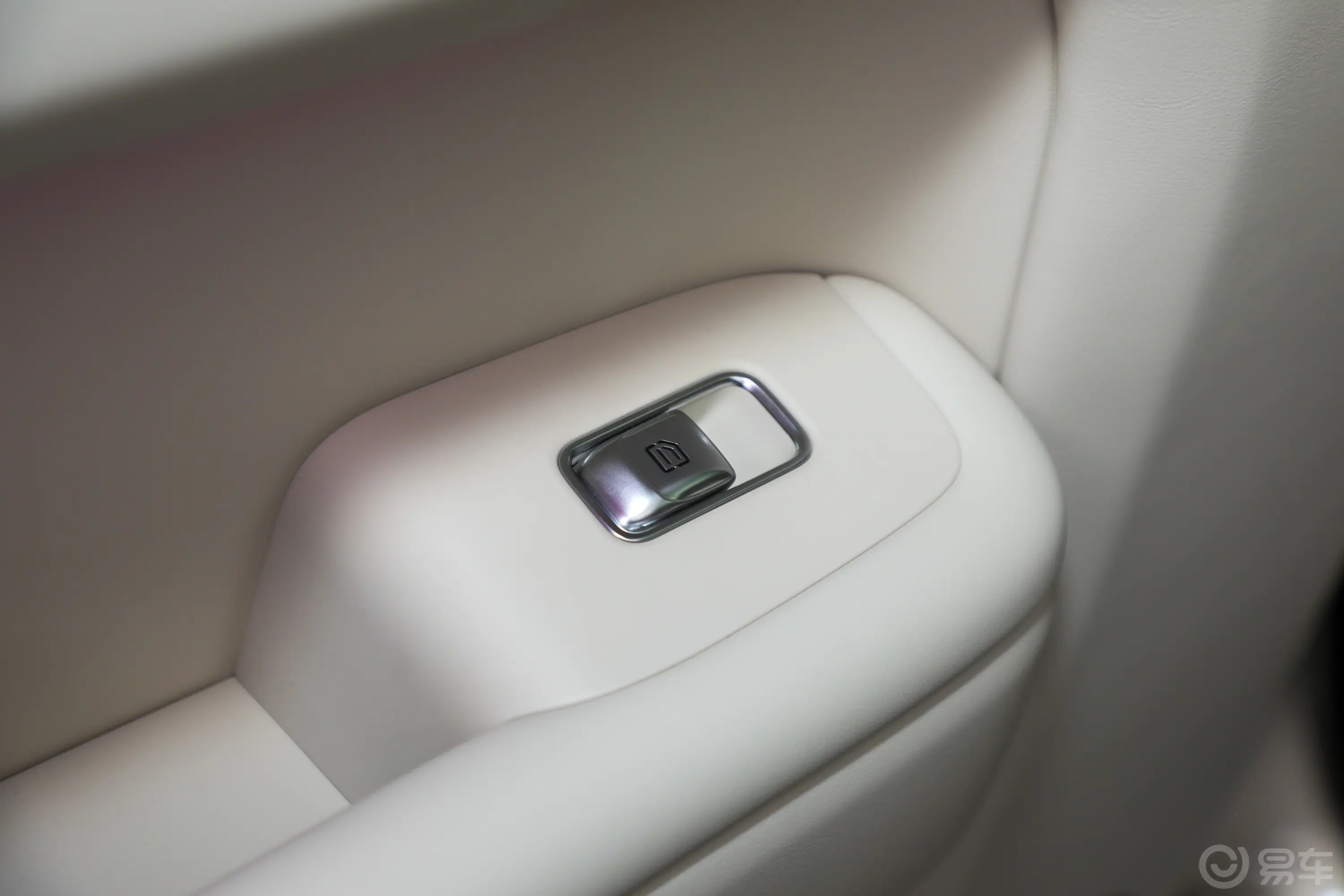 【理想L8L8 Pro后车窗调节图片-汽车图片大全】-易车