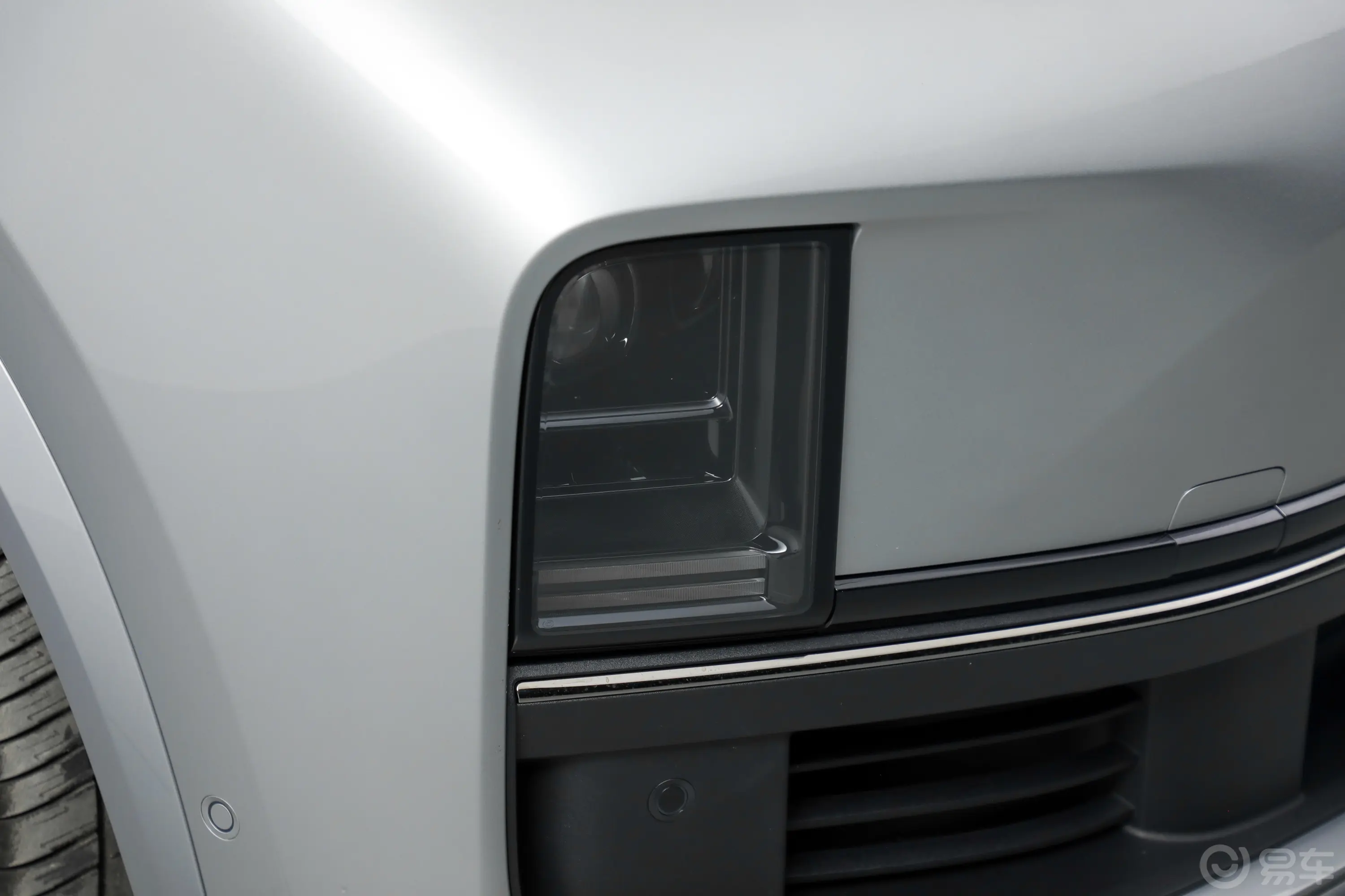 【理想L9L9 Ultra大灯侧45度俯拍图片-汽车图片大全】-易车