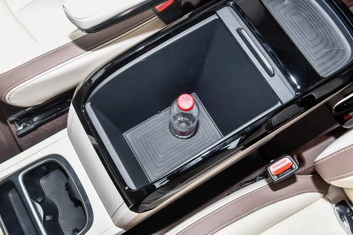 【红旗HQ92.0T 公务版前排扶手箱储物格图片-汽车图片大全】-易车