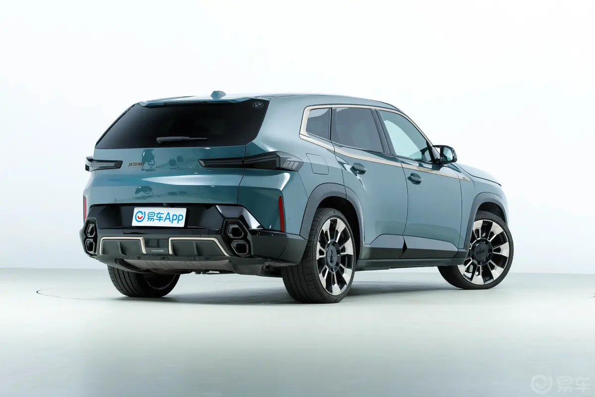 【宝马XM4.4T 78km 标准版侧后45度车头向右水平图片-汽车图片大全】-易车