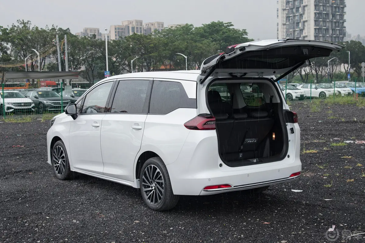【传祺M6MAX 270T 尊荣版后备厢开启45度侧拍图片-汽车图片大全】-易车