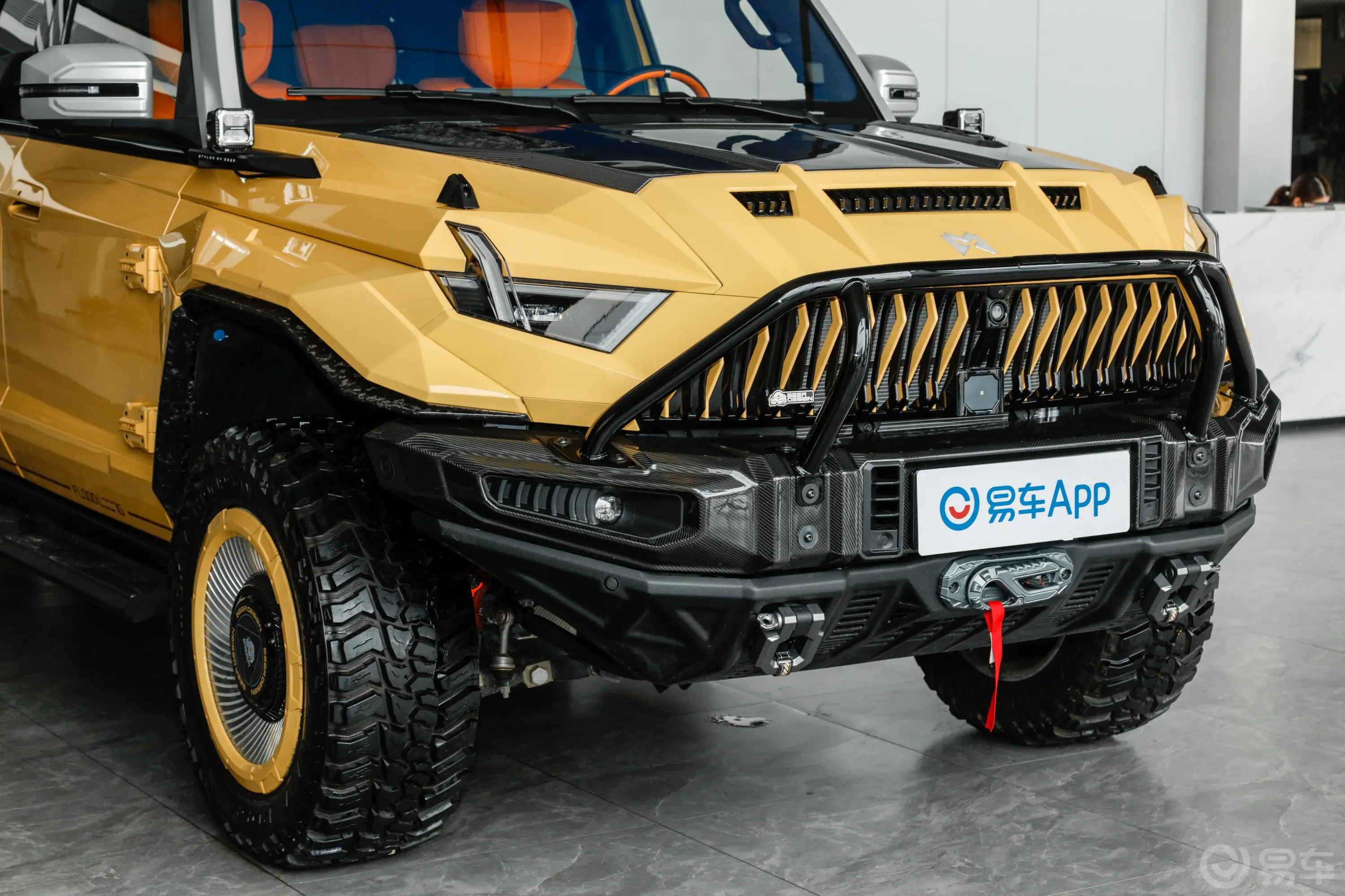 【猛士917增程版 161km 蛟龙战甲前格栅侧俯拍图片-汽车图片大全】-易车