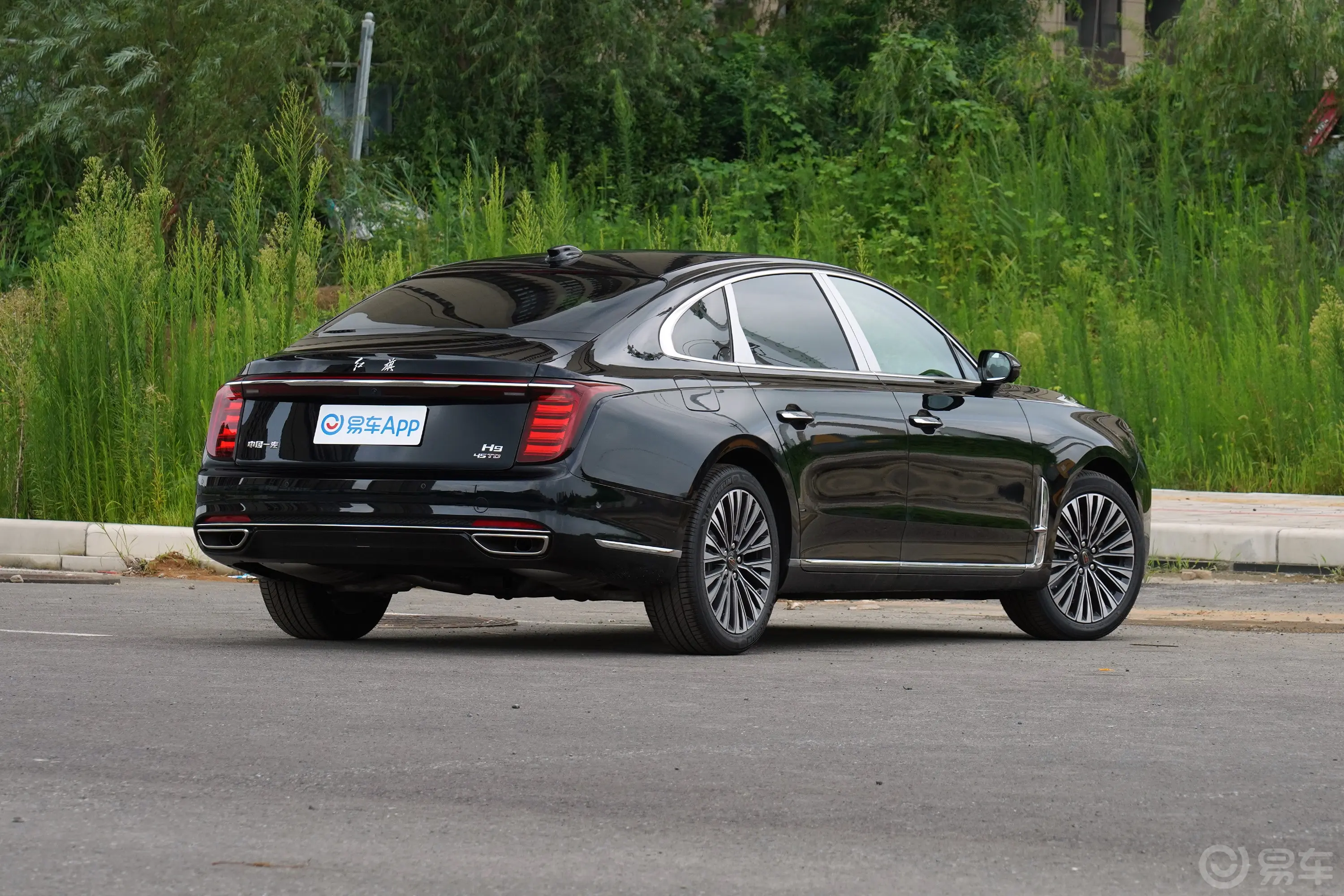 【红旗H92.0T 两驱旗畅豪华商务版 5座侧后45度车头向右水平图片-汽车图片大全】-易车