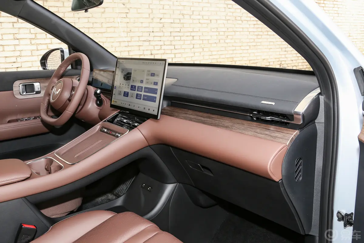 【五菱星光S插电混动 1.5L 130km 领航型内饰全景副驾方向图片-汽车图片大全】-易车