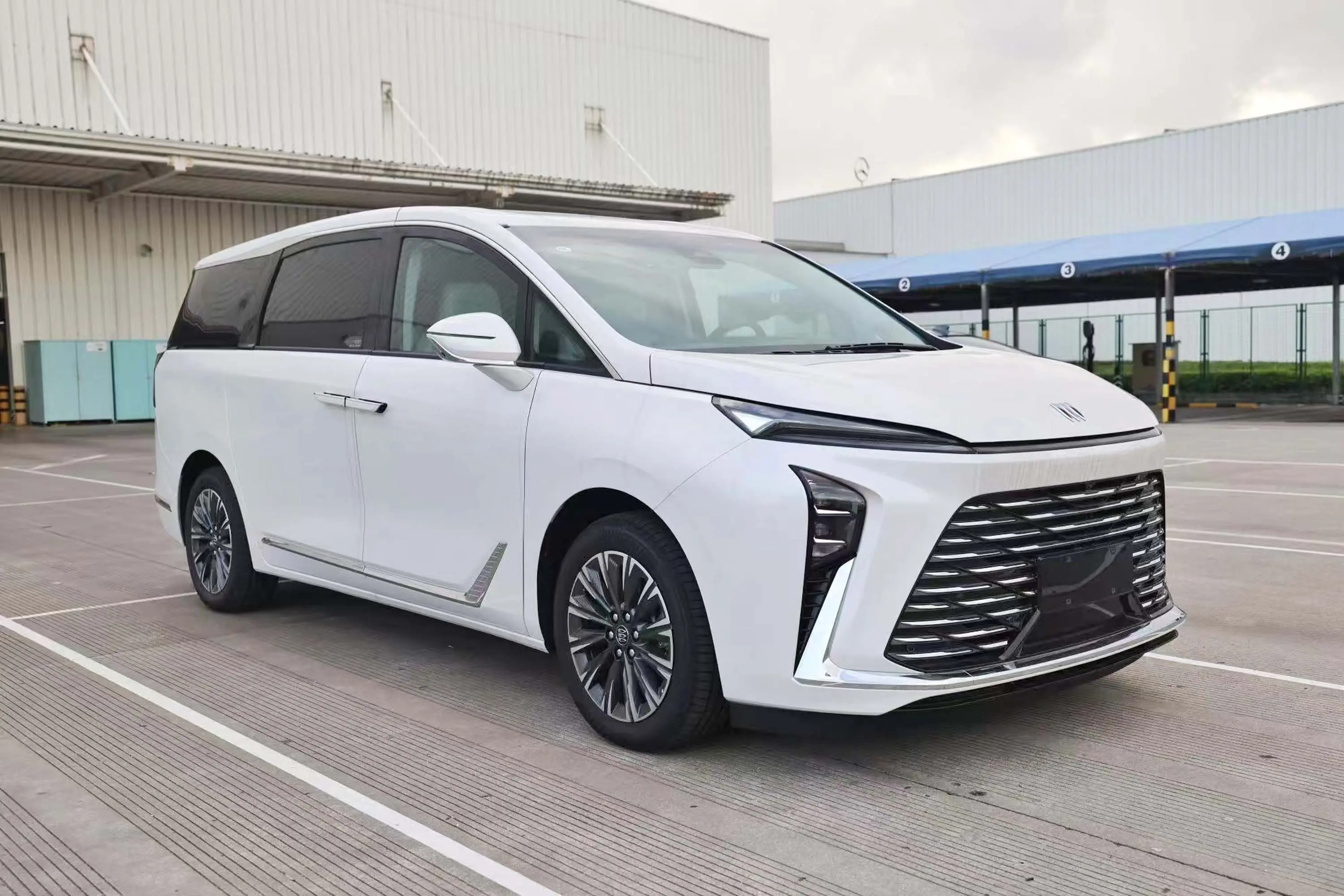 【别克GL8陆尊 2.0T 尊享版外观图片-汽车图片大全】-易车