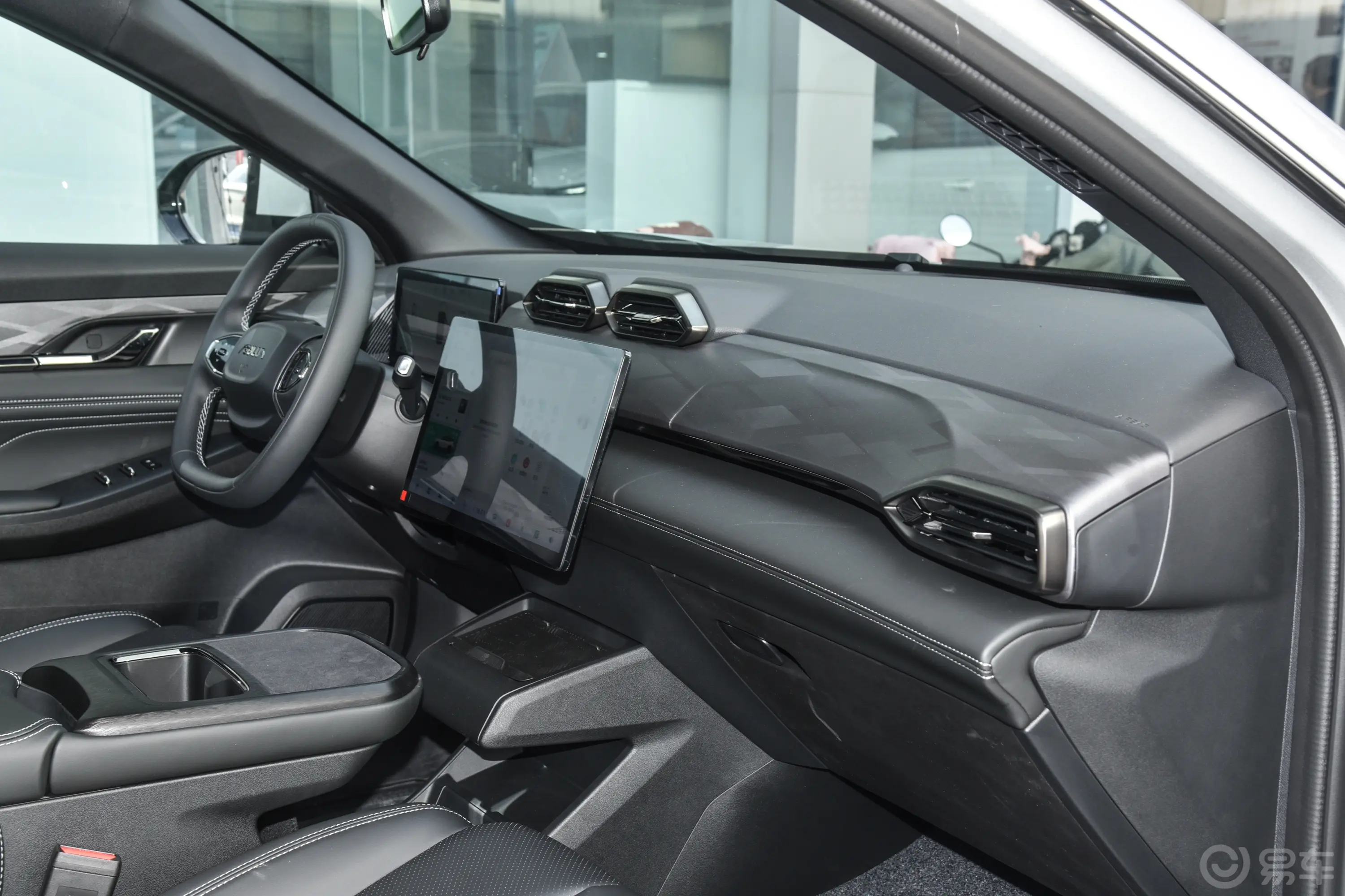 【风神L7纯电动 518km 518Air内饰全景副驾方向图片-汽车图片大全】-易车