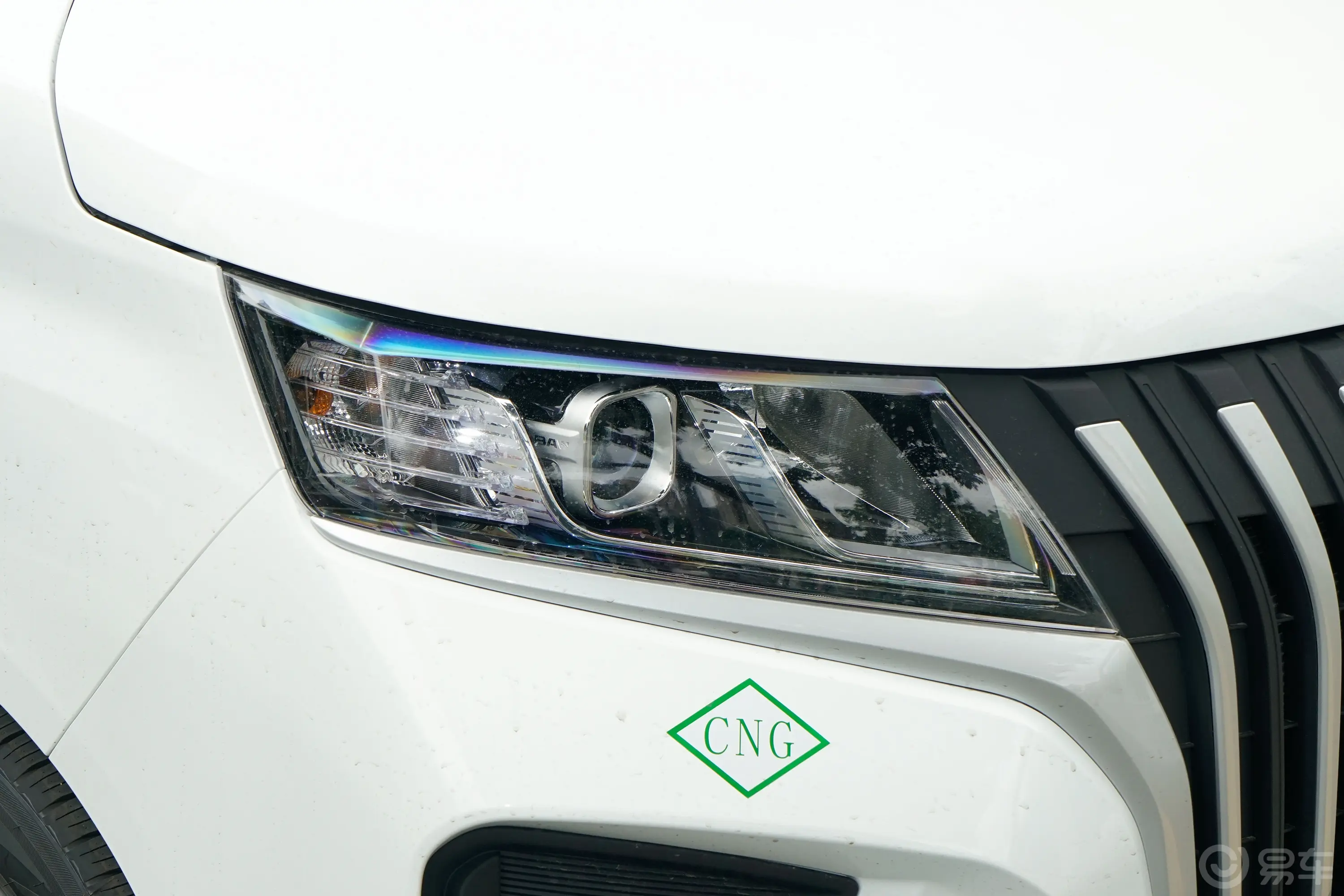 【锐胜王牌M72.0L 手动长轴中级营运舒适版 9座 CNG大灯侧45度俯拍图片-汽车图片大全】-易车