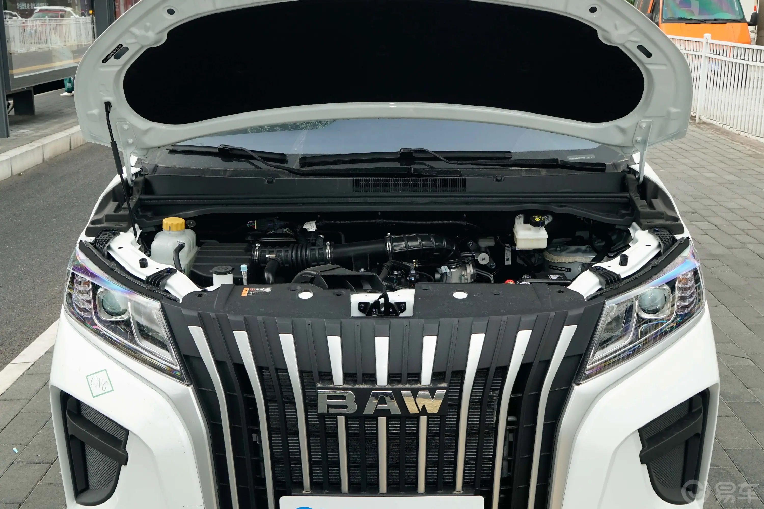 【锐胜王牌M72.0L 手动长轴中级营运舒适版 9座 CNG前舱整体图片-汽车图片大全】-易车