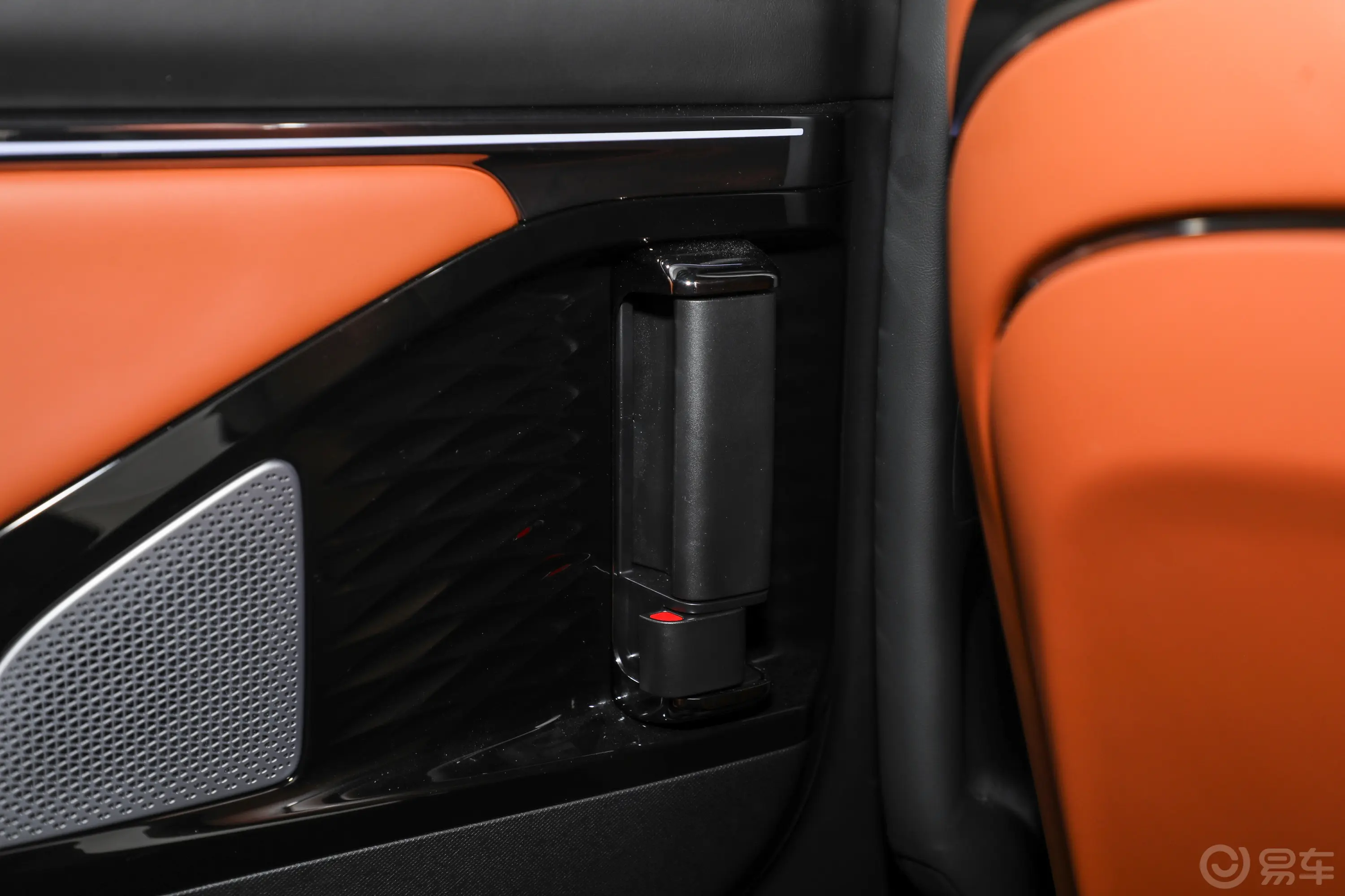 【传祺E9超级快充 2.0T 136km 宗师版后车窗调节图片-汽车图片大全】-易车