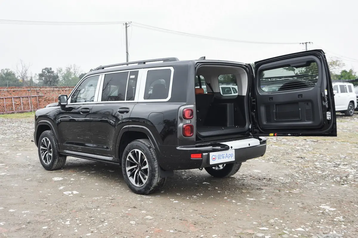 【哈弗H92.4T 极境版 5座 柴油后备厢开启45度侧拍图片-汽车图片大全】-易车