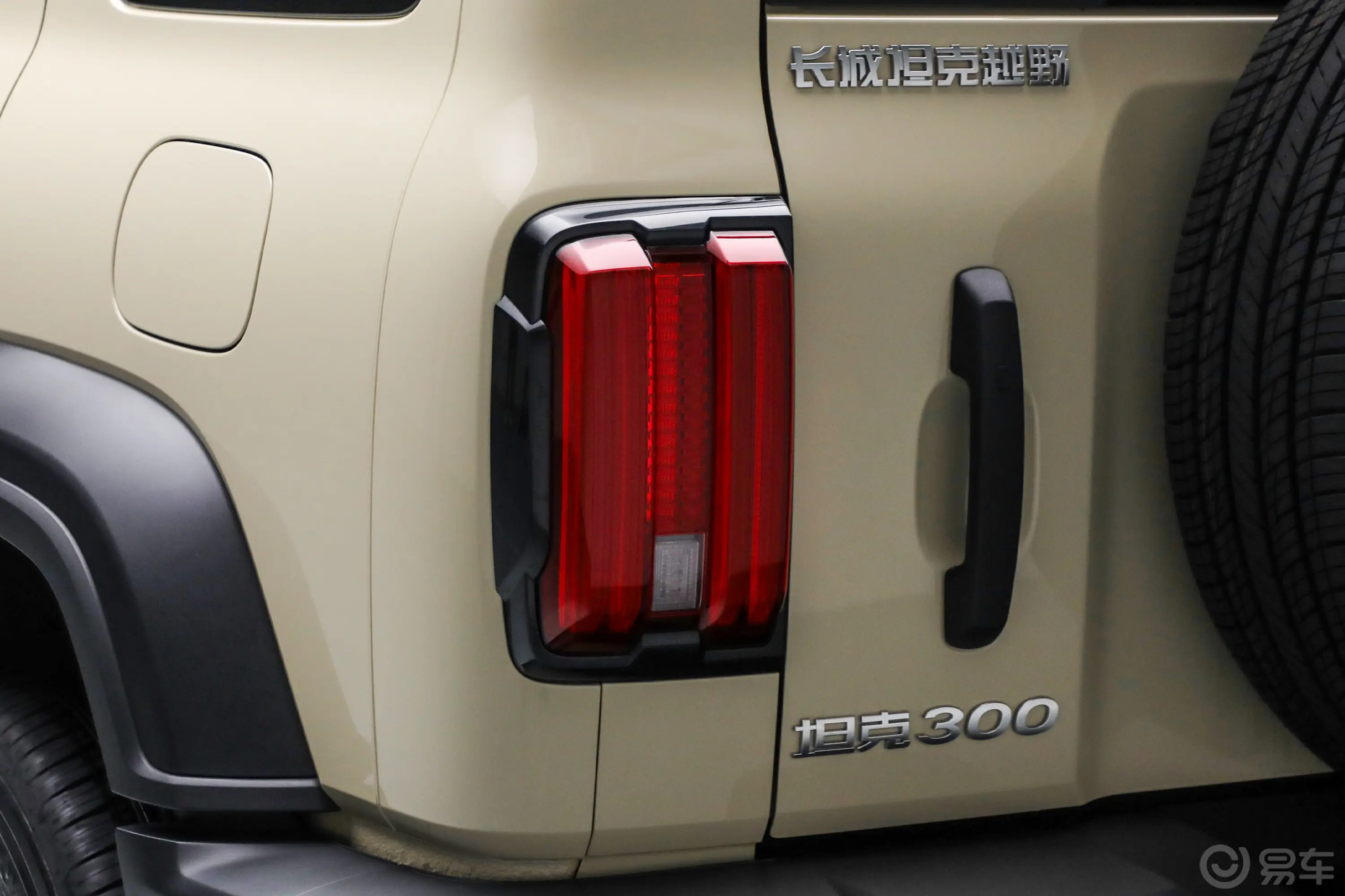 【坦克3002.0T 征服者 汽油尾灯侧45度俯拍图片-汽车图片大全】-易车