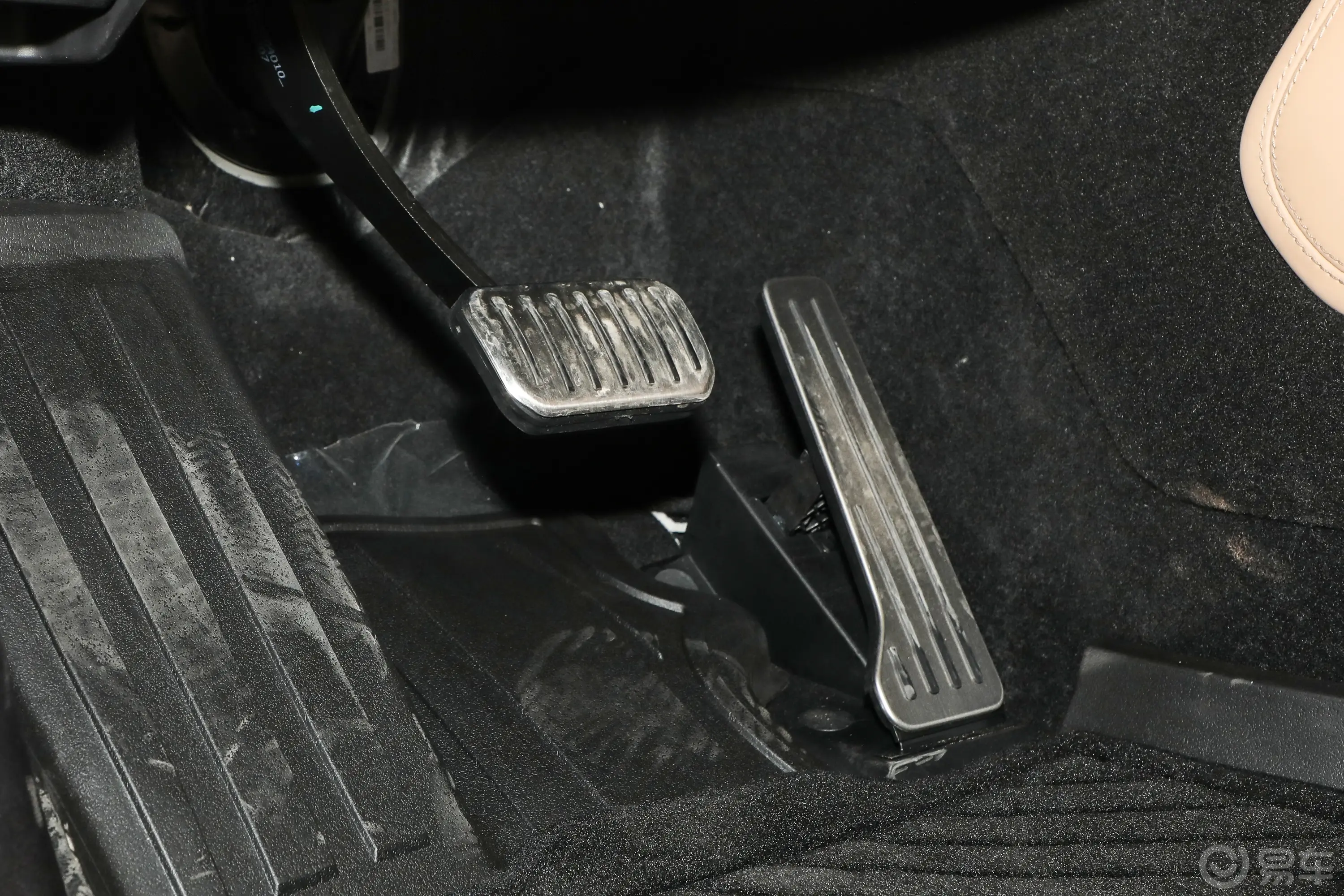 【豹82.0T 智勇豪华版 6座脚踏板图片-汽车图片大全】-易车