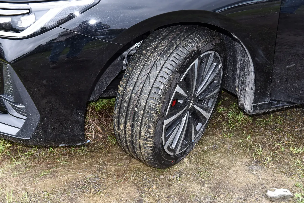 【艾瑞泽82.0T 自动御+轮胎花纹图片-汽车图片大全】-易车