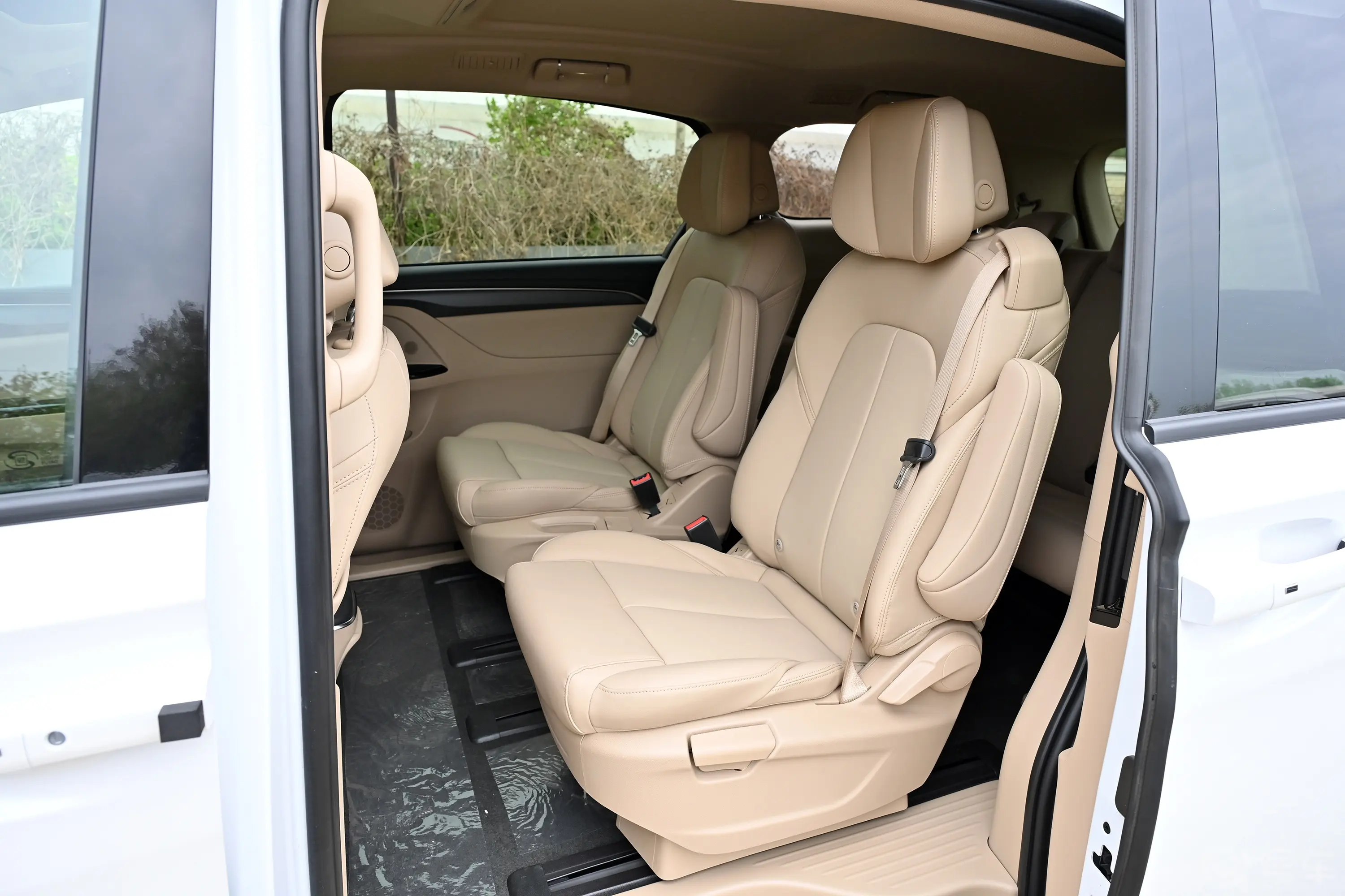 【别克GL8 插电混动陆尚 1.5T 142km 智享版 7座后排座椅图片-汽车图片大全】-易车