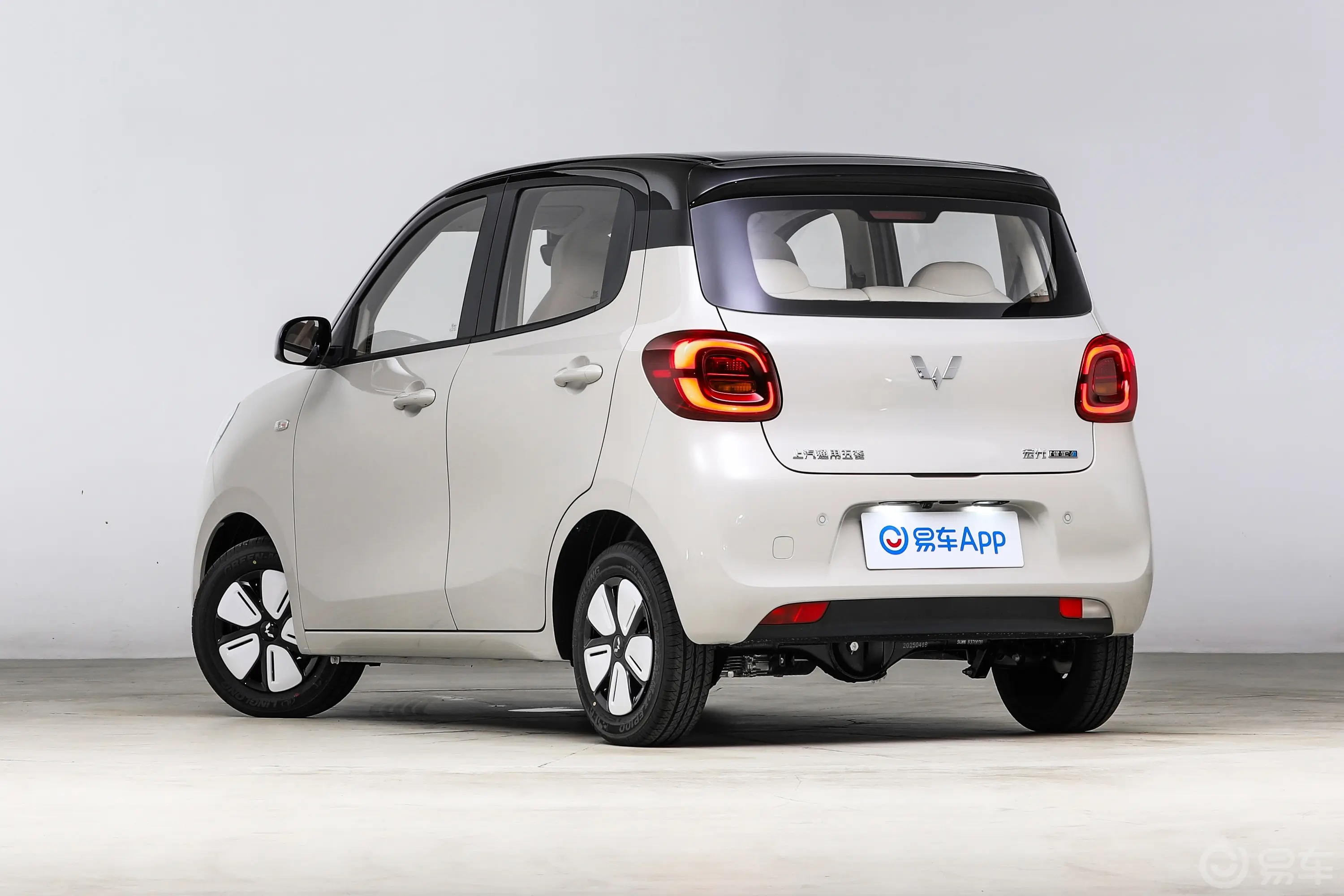 【宏光MINIEV四门版 205km 臻享＋款侧后45度车头向左水平图片-汽车图片大全】-易车