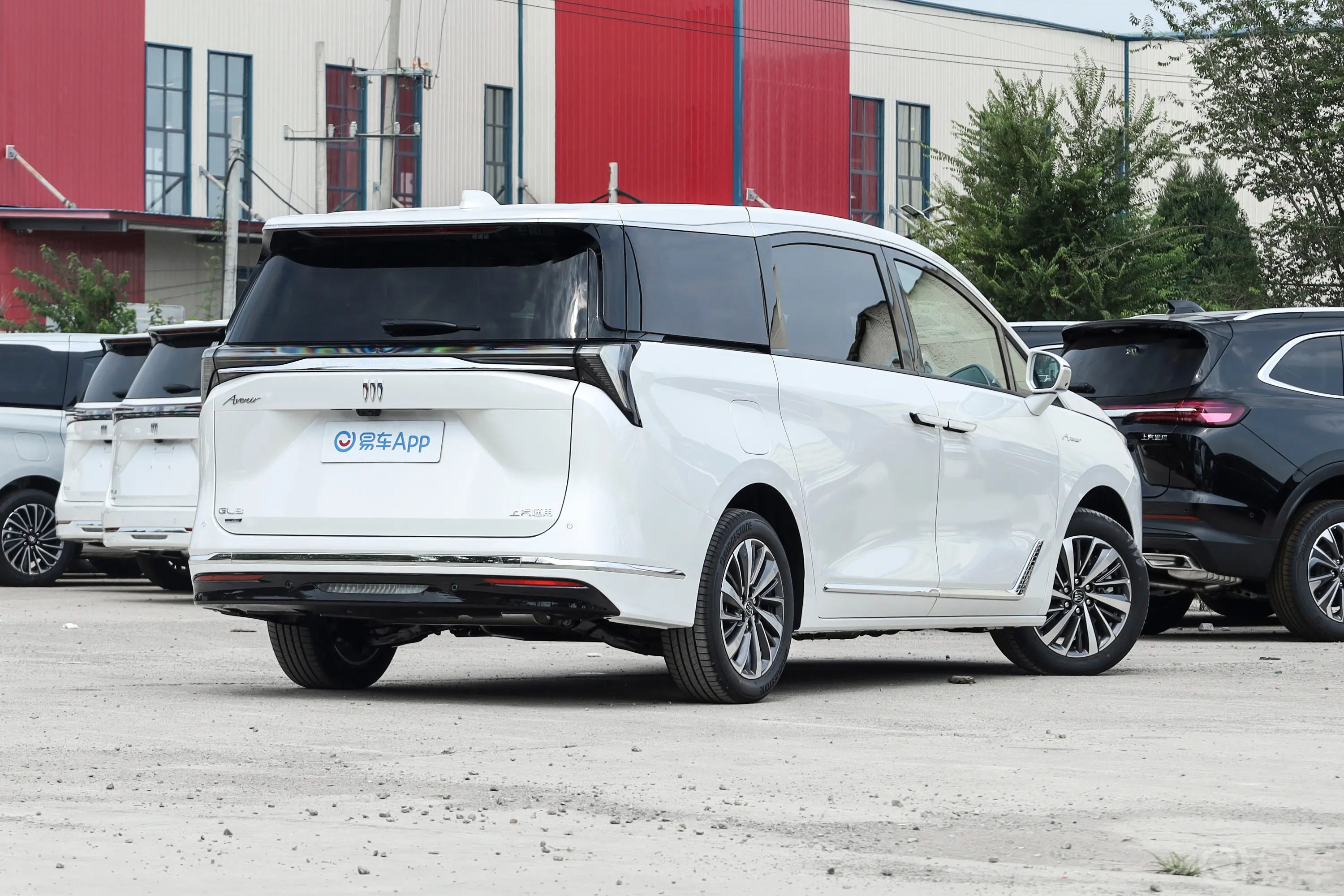 【别克GL8 插电混动陆尊 1.5T 202km 尊享版 7座侧后45度车头向右水平图片-汽车图片大全】-易车