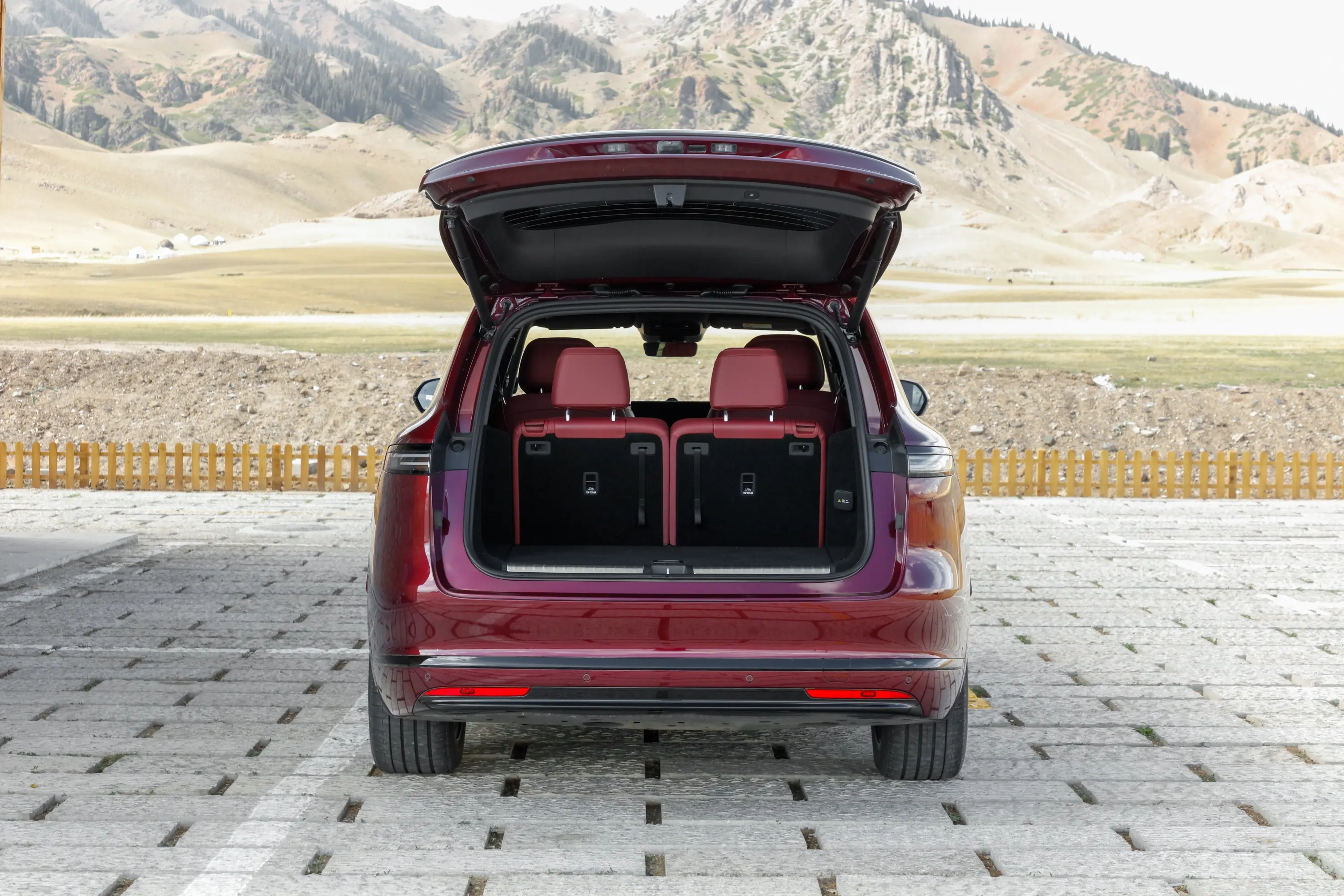 【问界M7增程版 208km 四驱Pro+ 6座后备厢图片-汽车图片大全】-易车