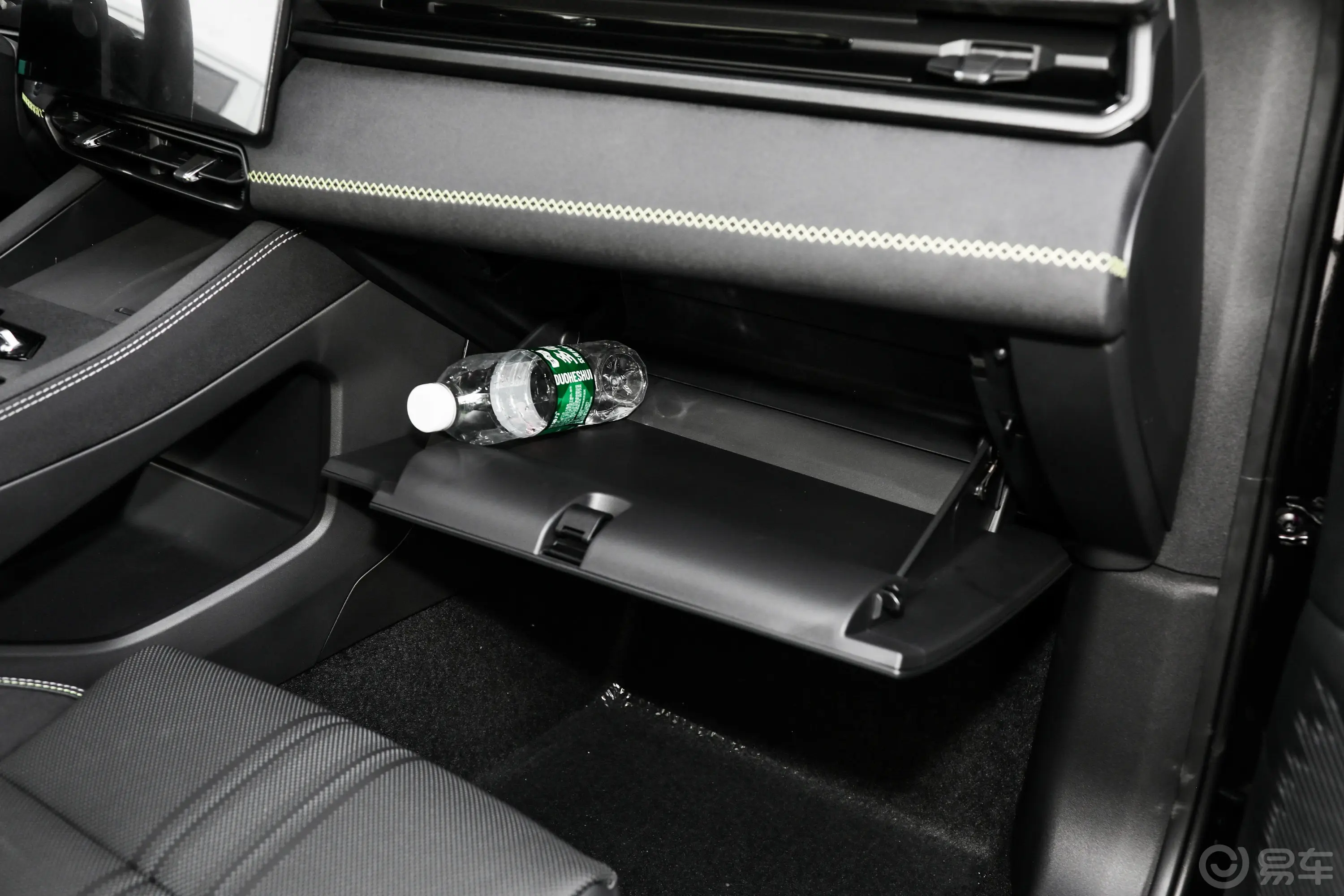 【领克032.0T 自动两驱Ultra 5座副驾驶位图片-汽车图片大全】-易车