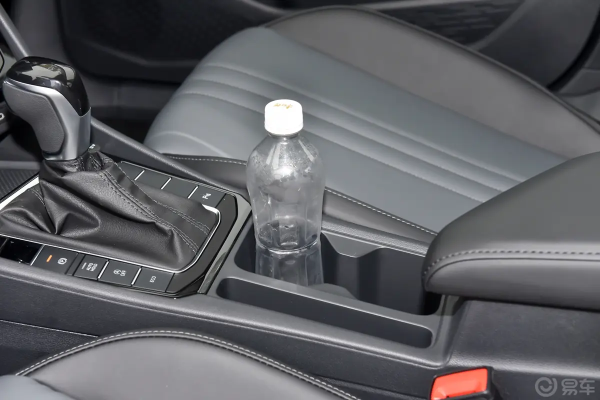 【速腾3000万辆甄选款 300TSI 双离合超越版前排杯架图片-汽车图片大全】-易车