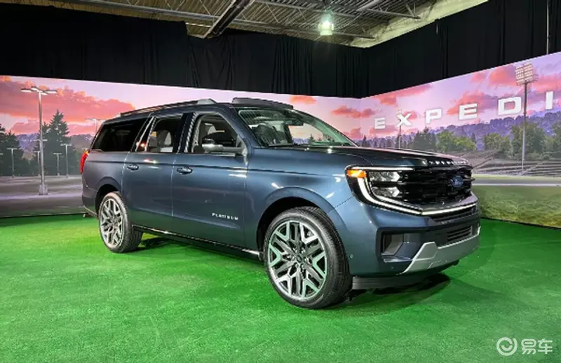 新一代福特征服者：5.6米车长+8座，3.5T+10AT_易车